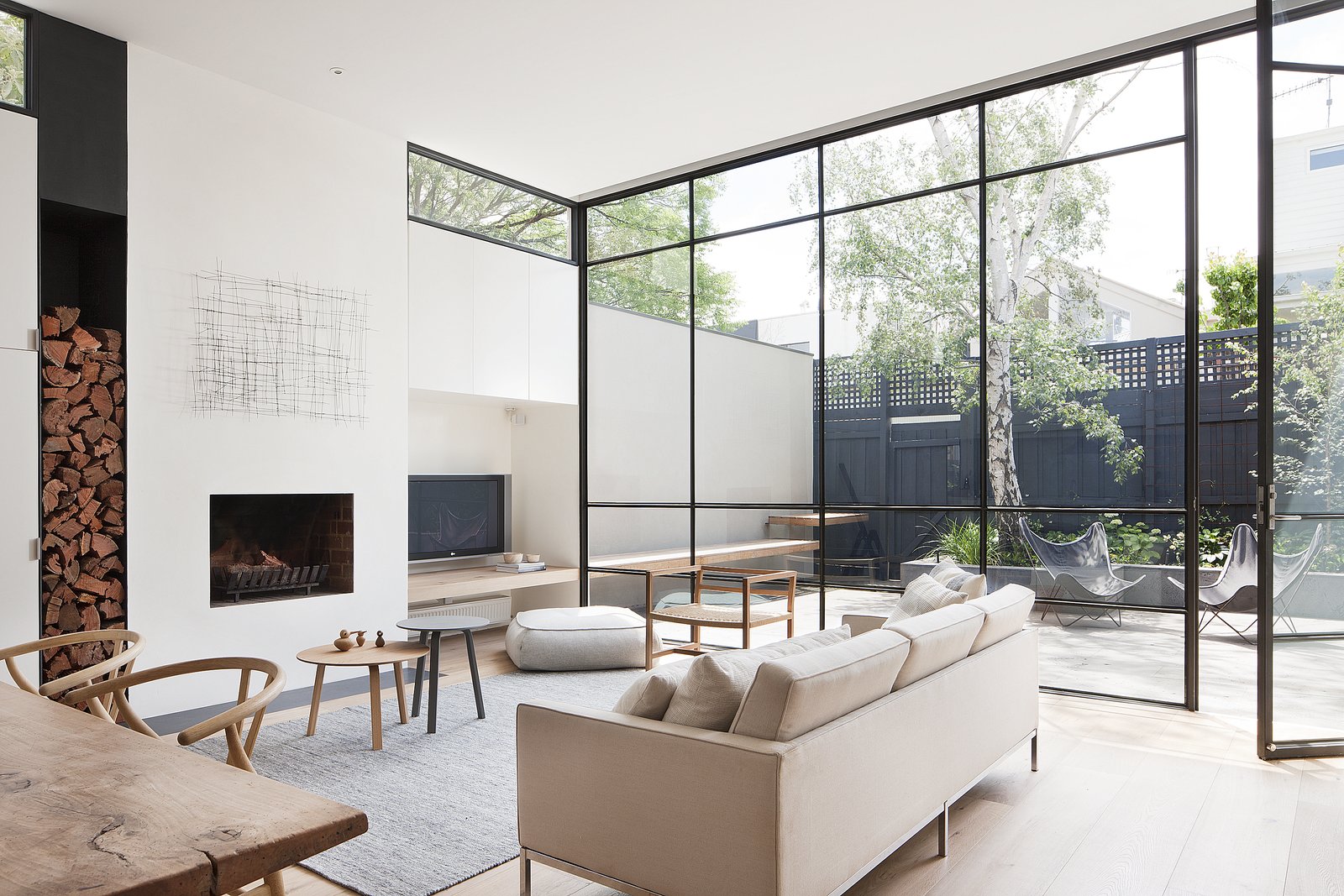 Top 4 Homes of the Week With Floor-to-Ceiling Windows – Hug Your Like