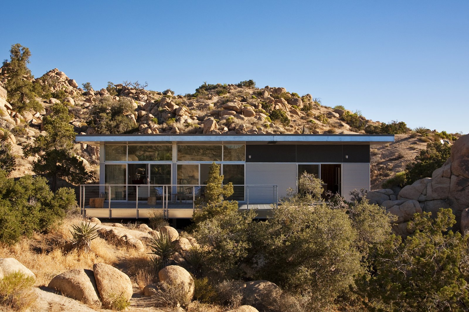 Offered at $674K, This Hybrid Prefab Is in Tune With the Californian ...