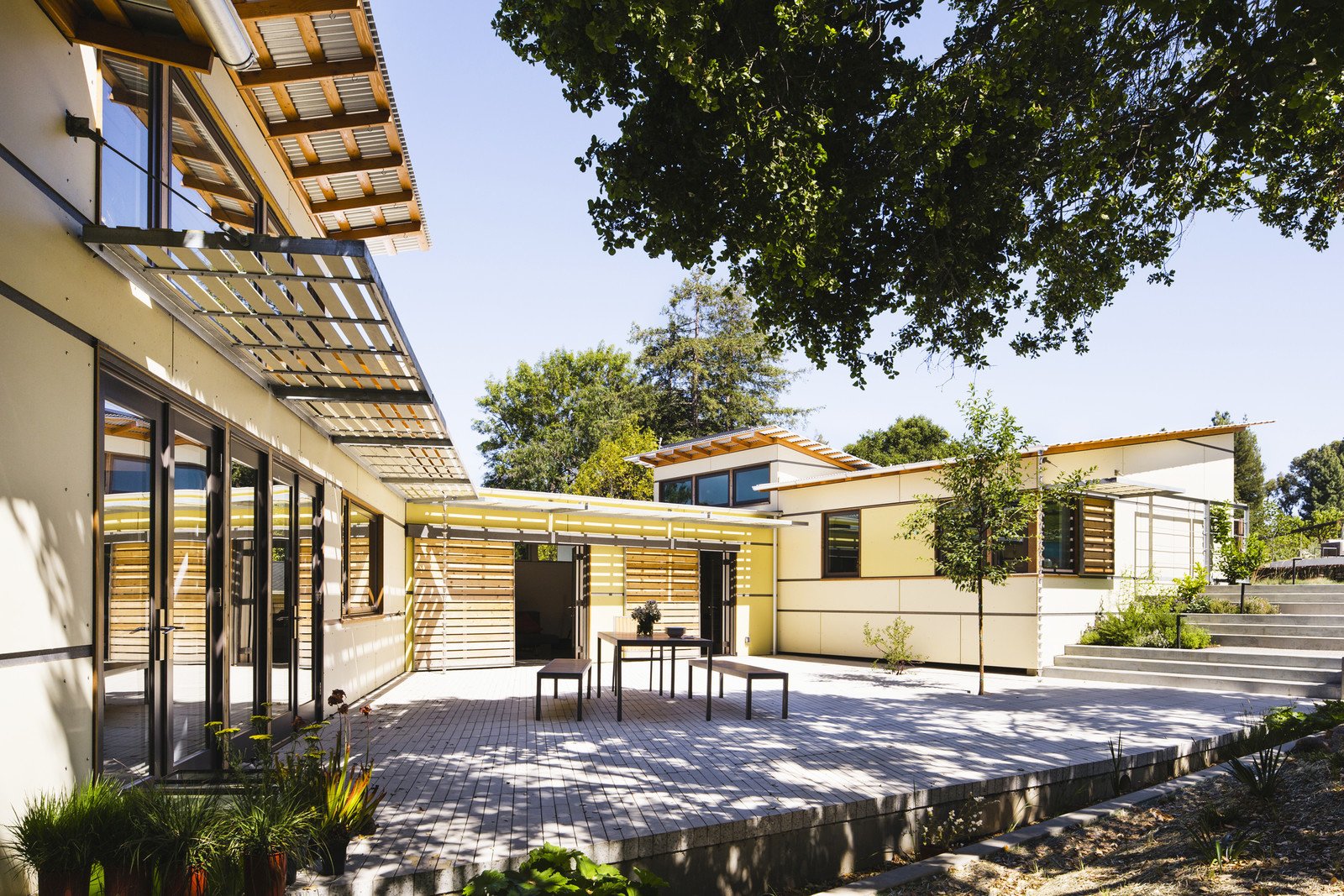 Photo 2 of 10 in 10 Homes With Large, Well-Ventilated Courtyards - Dwell